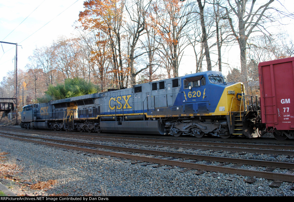 CSX AC60CW 620 trails on Q300-19